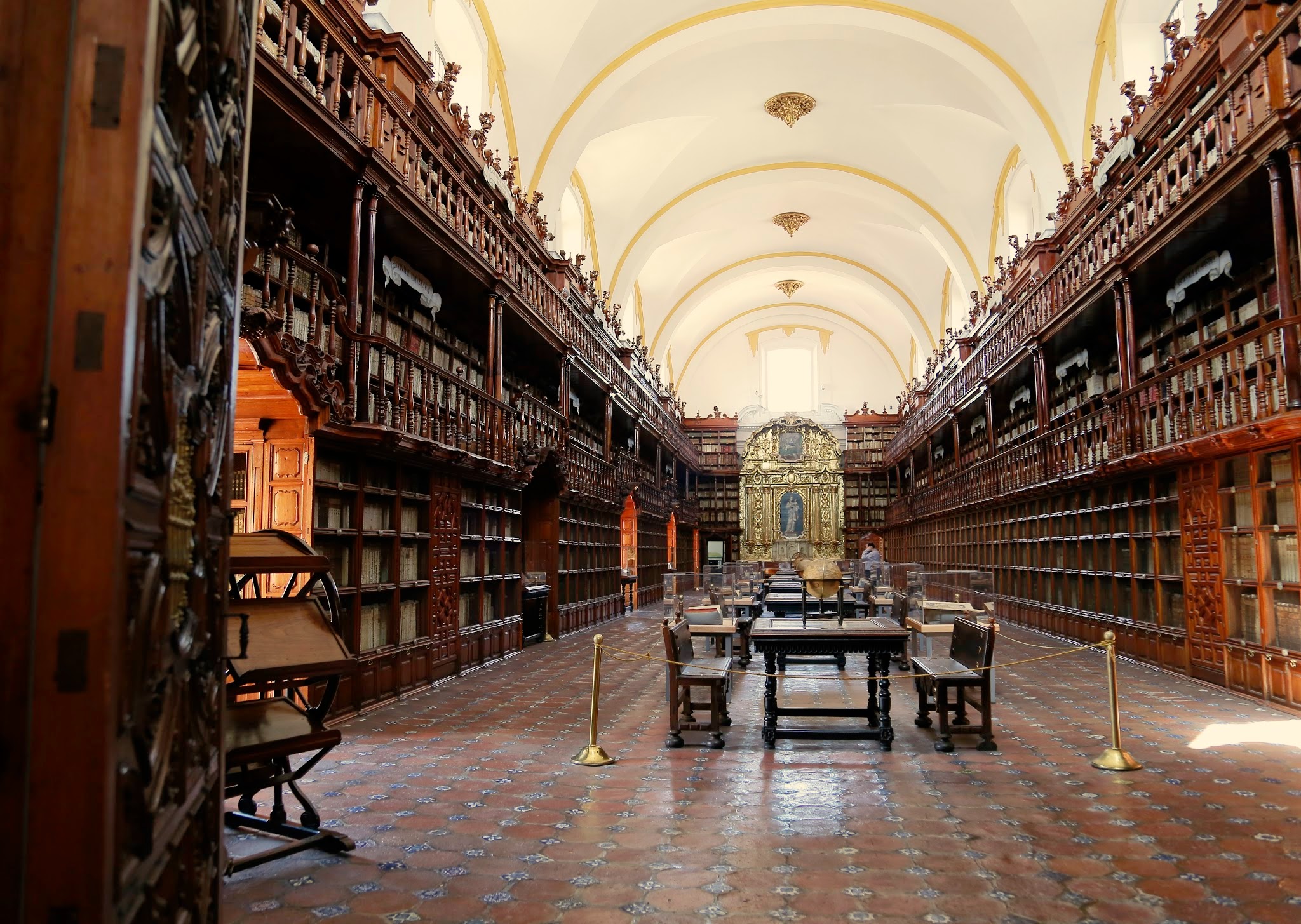 Biblioteca Palafoxiana: The First Public Library in the Americas ...